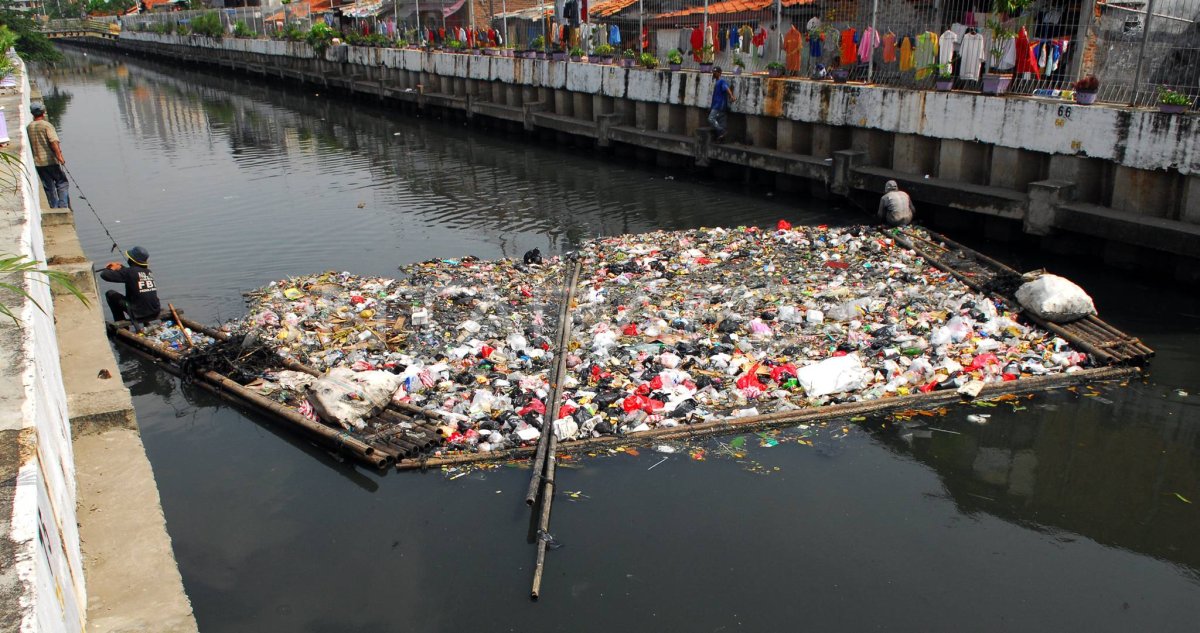 SAMPAH SUNGAI IBUKOTA | ANTARA Foto