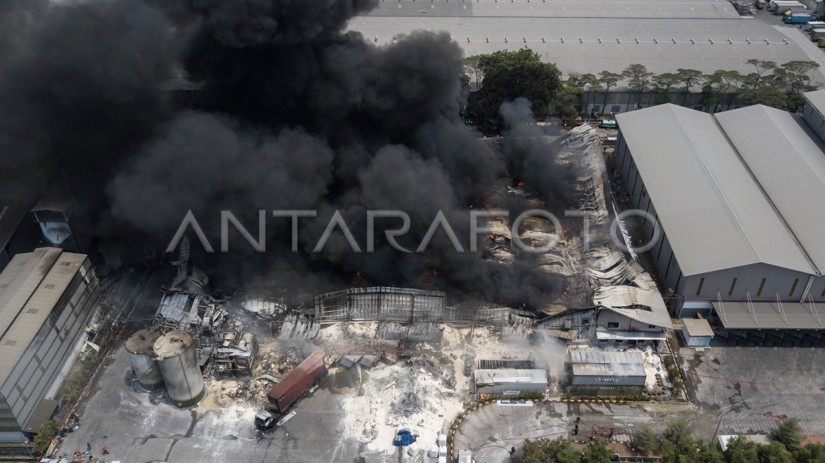 Kebakaran pabrik di Bekasi | ANTARA Foto