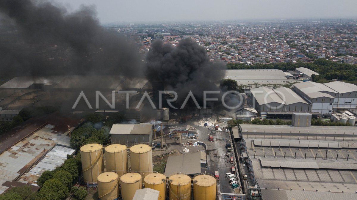 Kebakaran pabrik di Bekasi | ANTARA Foto