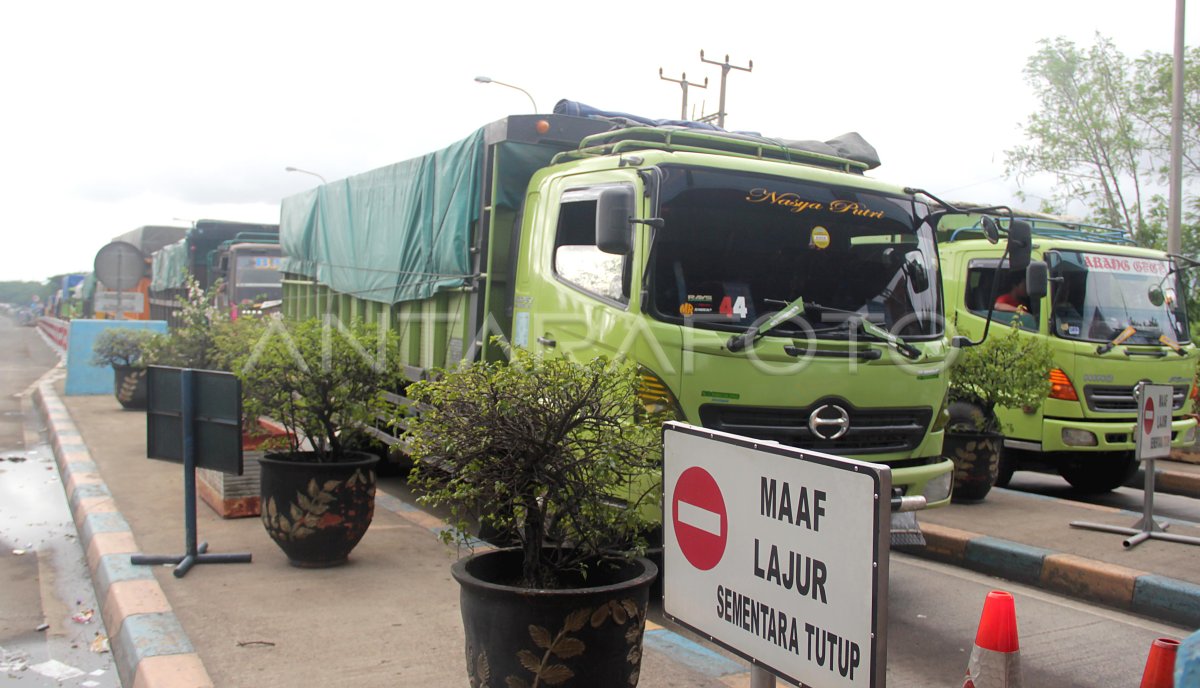MACET DI TOL MERAK | ANTARA Foto