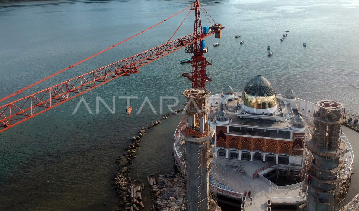 PEMBANGUNAN MASJID TERAPUNG PAINAN | ANTARA Foto PEMBANGUNAN MASJID TERAPUNG PAINAN | ANTARA Foto