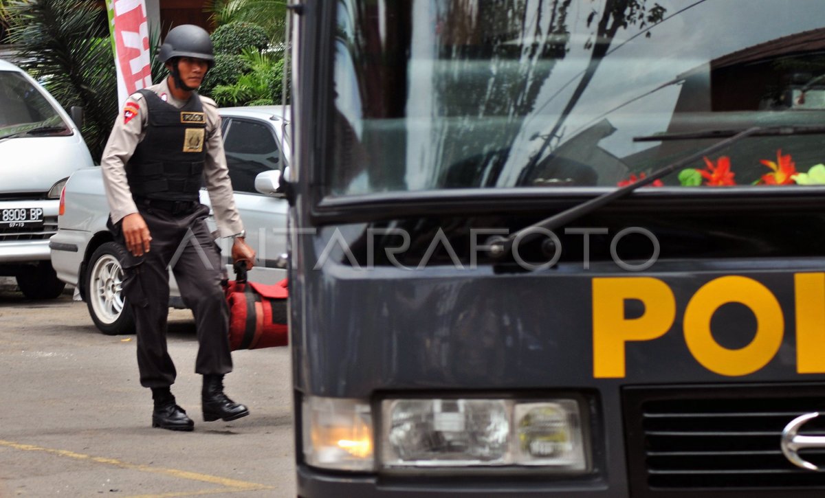 SIMULASI ANCAMAN BOM | ANTARA Foto