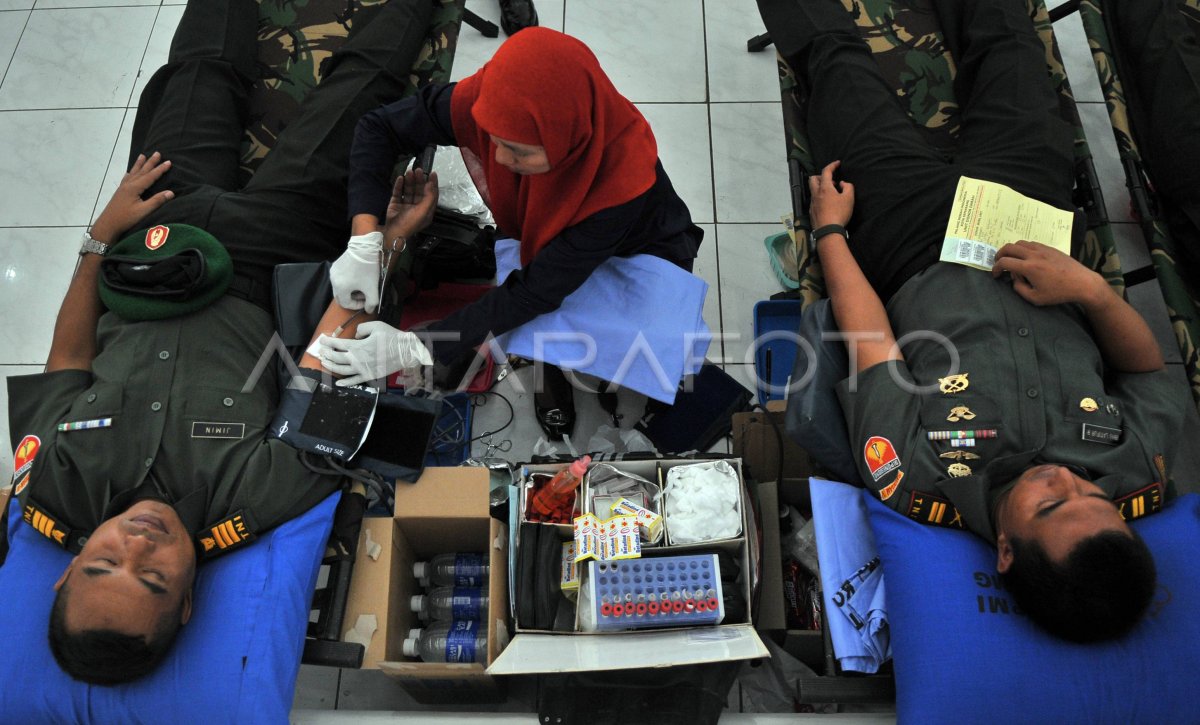 DONOR DARAH TNI | ANTARA Foto