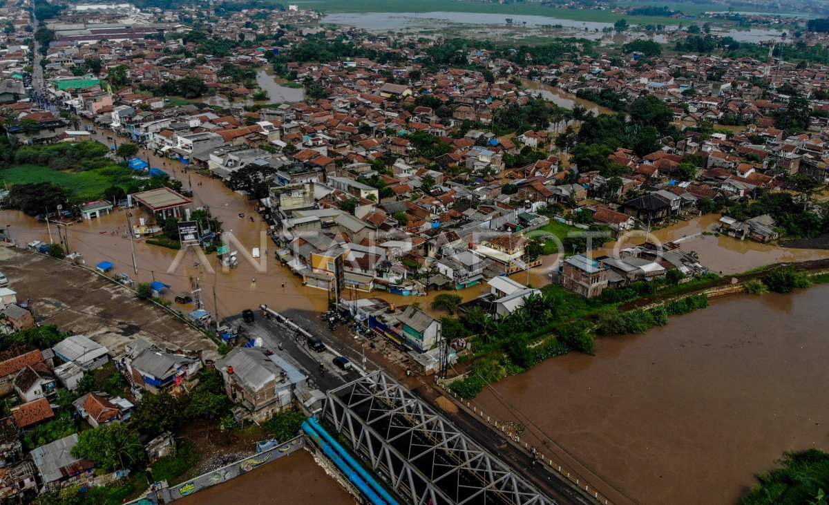 BANJIR LUAPAN SUNGAI CITARUM | ANTARA Foto