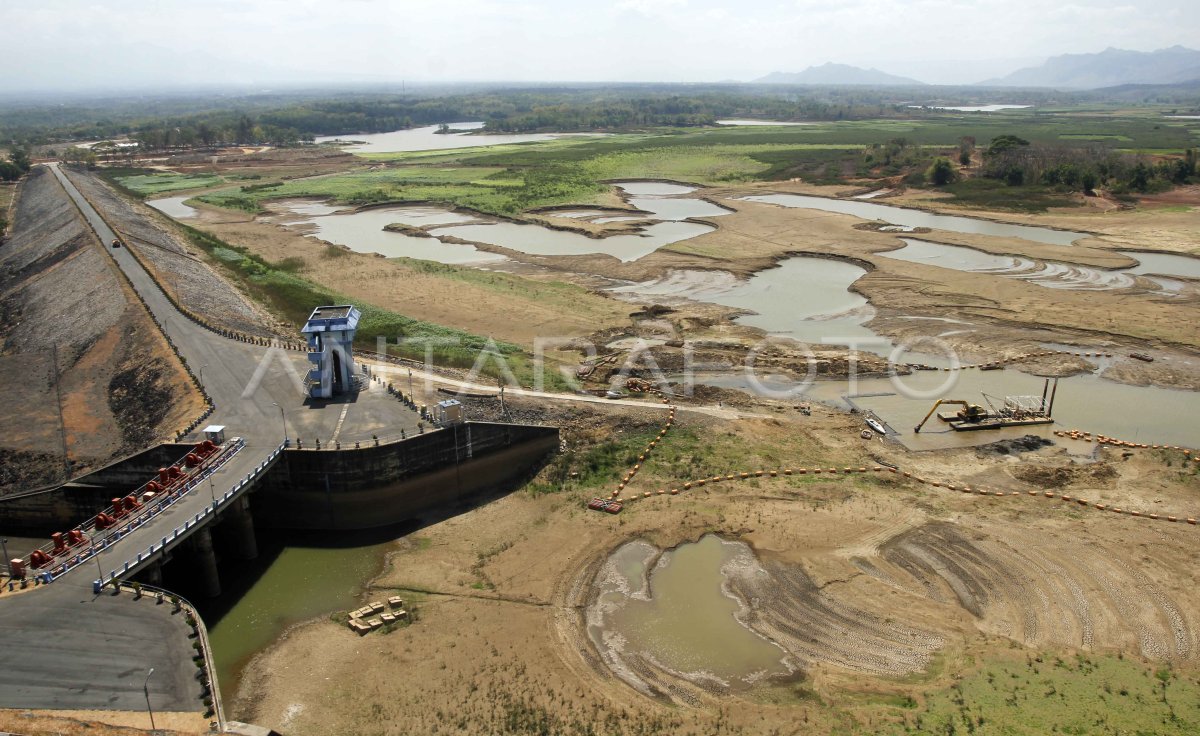 ELEVASI AIR WADUK | ANTARA Foto