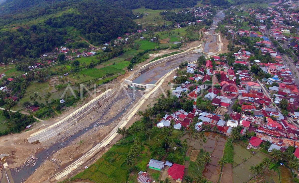CEK DAM SUNGAI BATANG KURANJI | ANTARA Foto CEK DAM SUNGAI BATANG KURANJI | ANTARA Foto