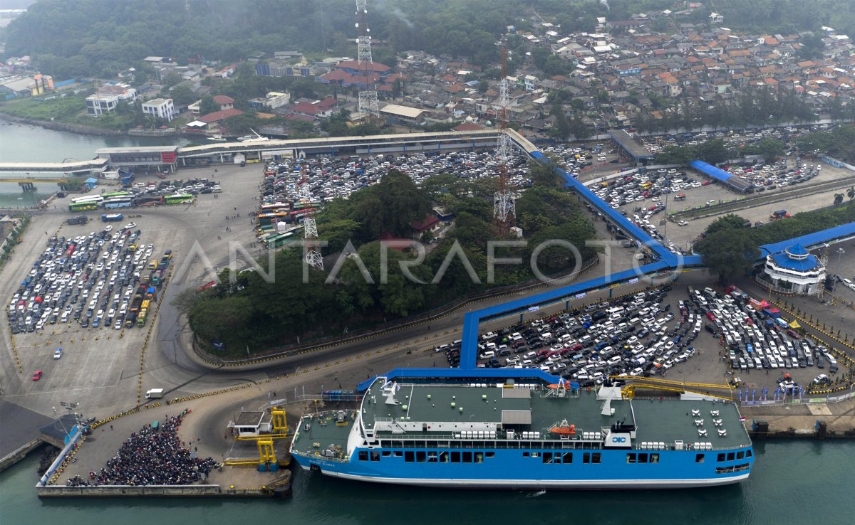 ARUS MUDIK PELABUHAN MERAK | ANTARA Foto