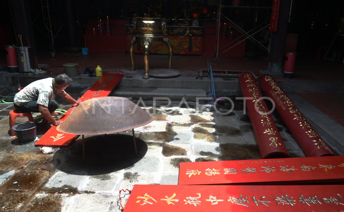 KLENTENG TAY KAK SIE MENYAMBUT IMLEK | ANTARA Foto