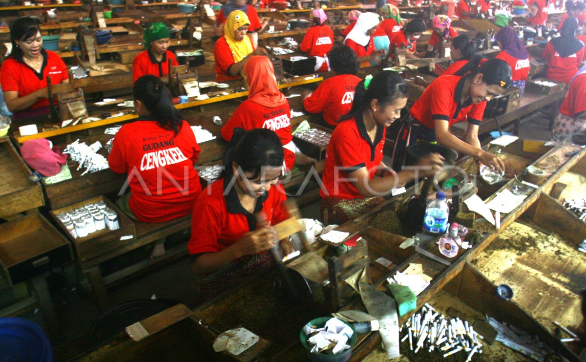 INDUSTRI ROKOK TUTUP | ANTARA Foto