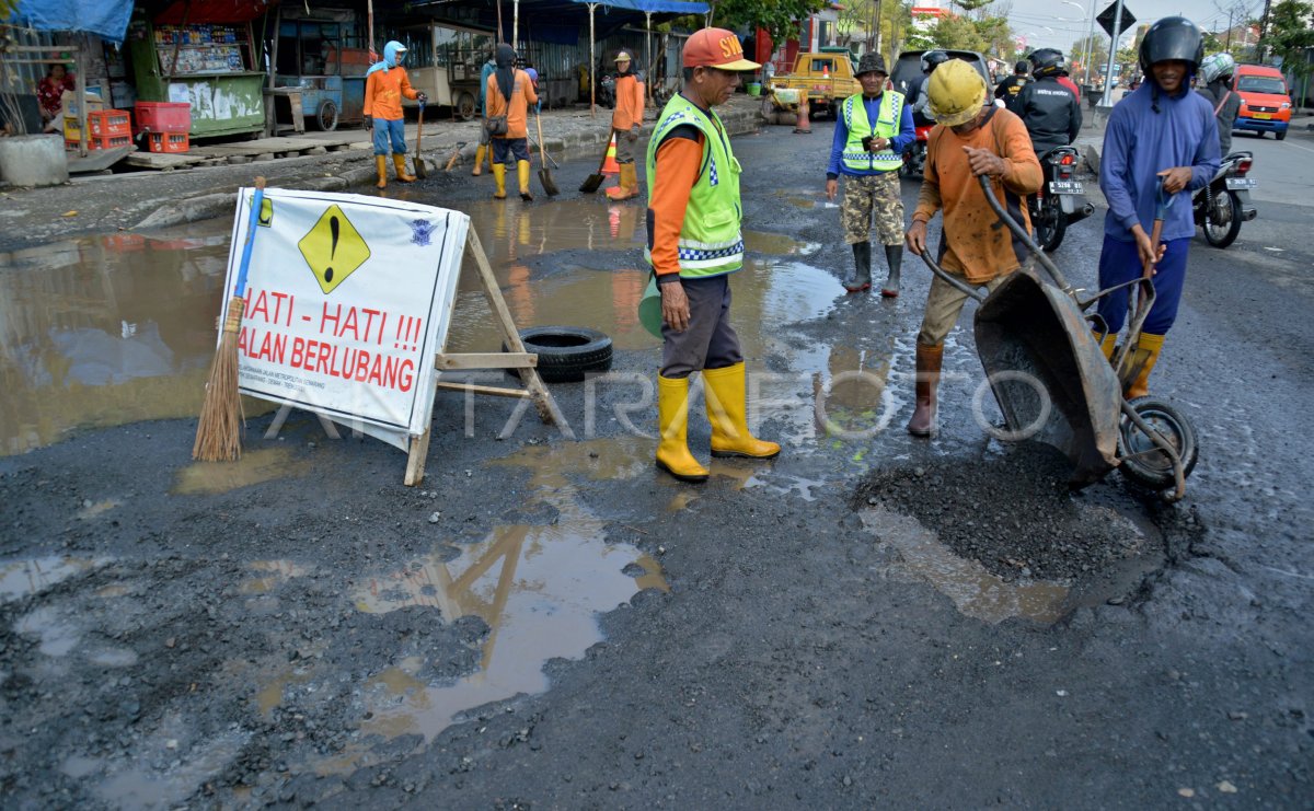PERBAIKAN JALUR PANTURA SEMARANG | ANTARA Foto