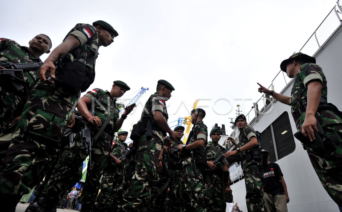 PASUKAN PENJAGA PERBATASAN RI-PNG | ANTARA Foto