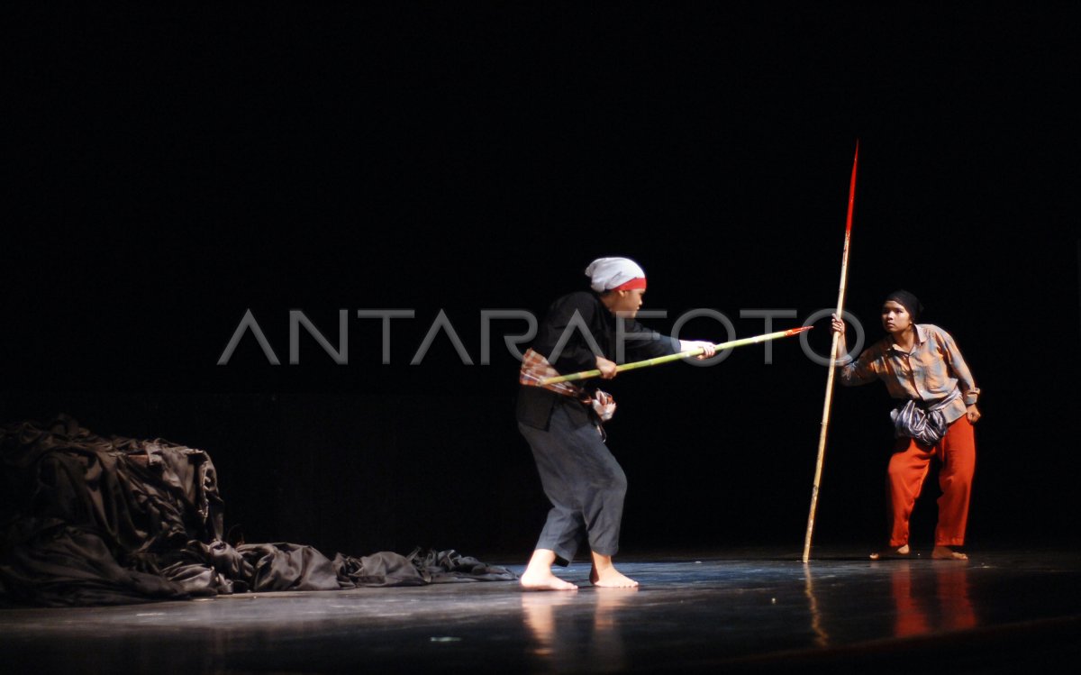 PEMENTASAN MENGENANG WISRAN HADI | ANTARA Foto