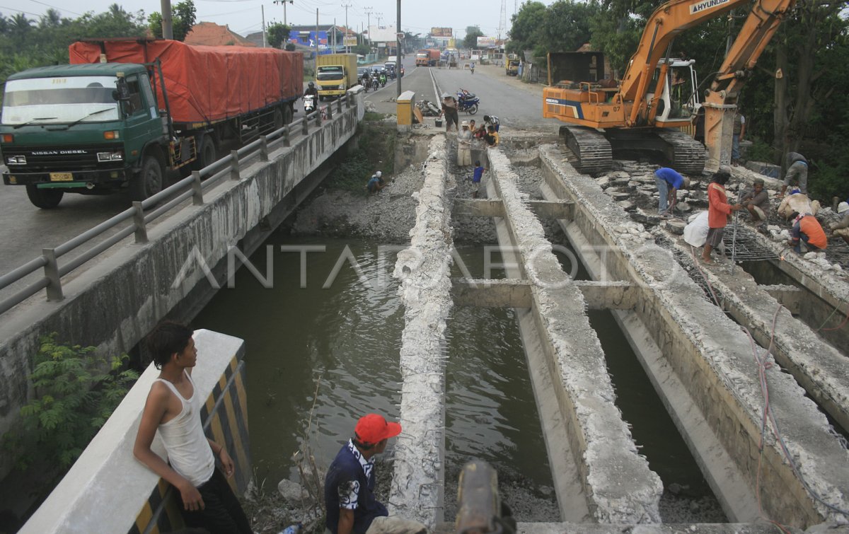 PERBAIKAN JALUR PANTURA | ANTARA Foto