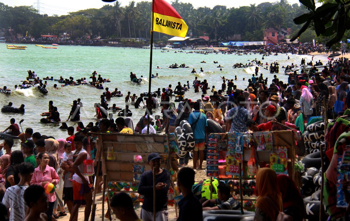 WISATA PANTAI KEMBALI RAMAI SETELAH TSUNAMI | ANTARA Foto