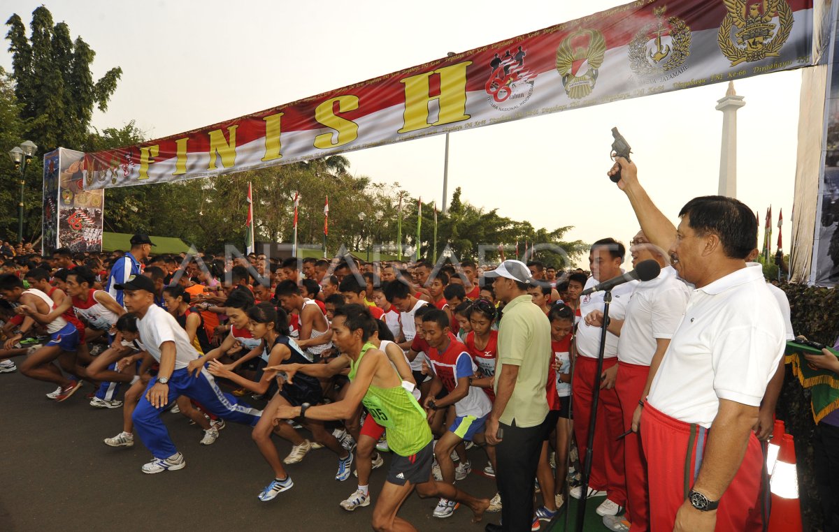 LOMBA LARI HUT TNI | ANTARA Foto