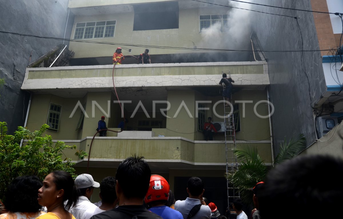 RUMAH TERBAKAR | ANTARA Foto