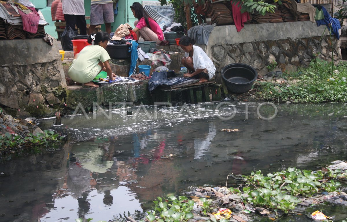 SULIT AIR BERSIH | ANTARA Foto