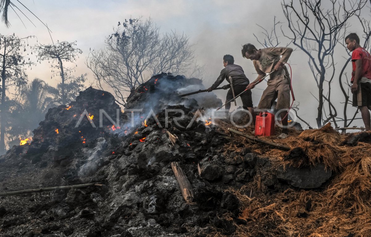KEBAKARAN DI KAMPUNG ADAT BADUY | ANTARA Foto