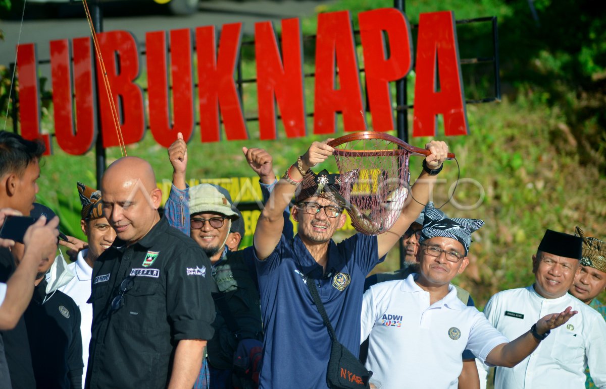 MENPAREKRAF KUNJUNGI DESA WISATA NYARAI | ANTARA Foto MENPAREKRAF KUNJUNGI DESA WISATA NYARAI | ANTARA Foto