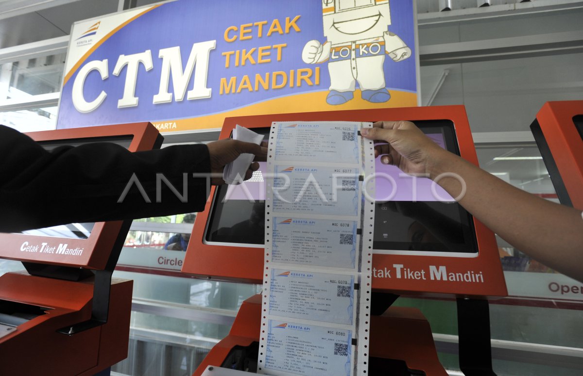 CETAK TIKET MANDIRI KERETA API | ANTARA Foto CETAK TIKET MANDIRI KERETA API | ANTARA Foto