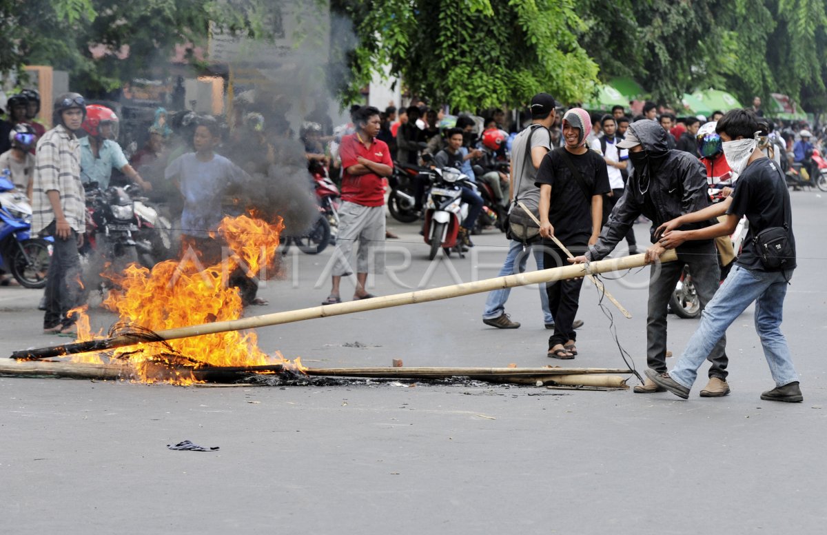 TOLAK KENAIKAN BBM | ANTARA Foto