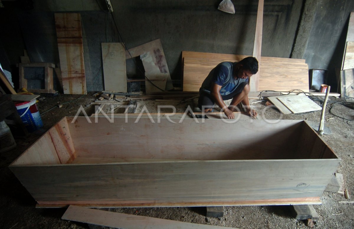 PERMINTAAN PETI MATI MASIH TINGGI | ANTARA Foto