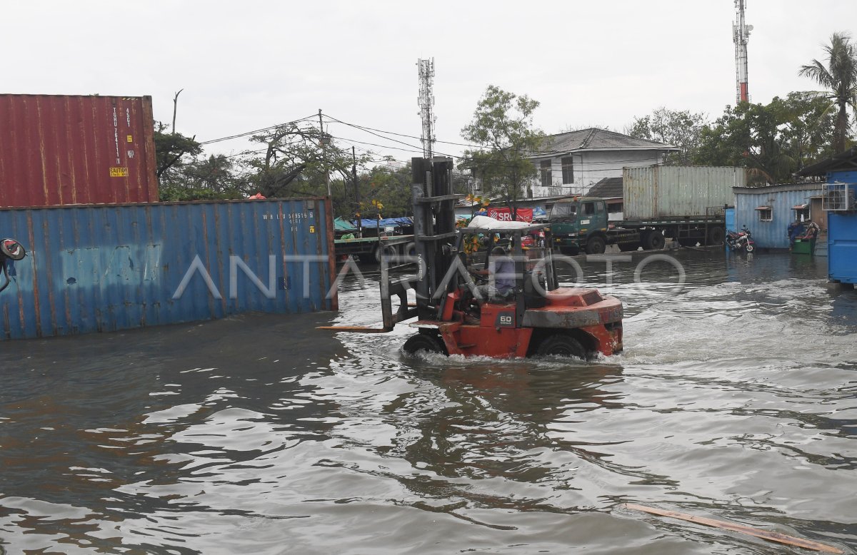 PELABUHAN SUNDA KELAPA TERENDAM BANJIR ROB | ANTARA Foto