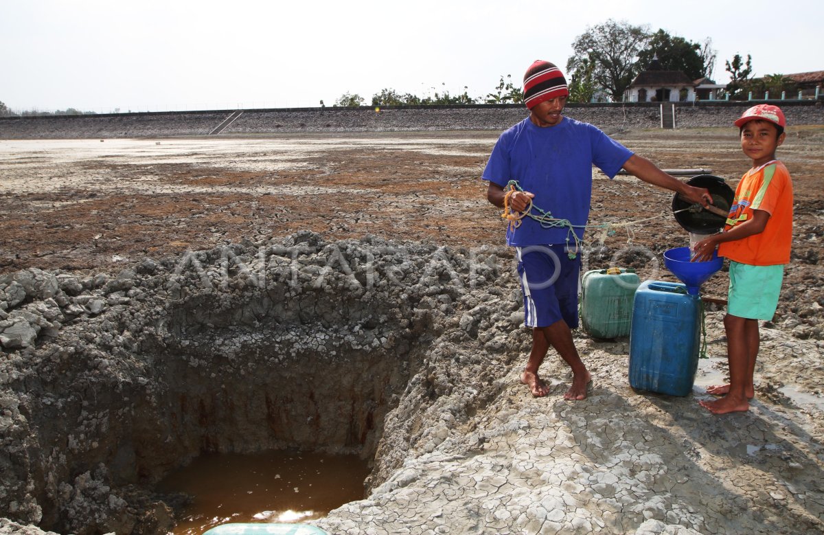 KEKERINGAN PARAH GROBOGAN | ANTARA Foto KEKERINGAN PARAH GROBOGAN | ANTARA Foto