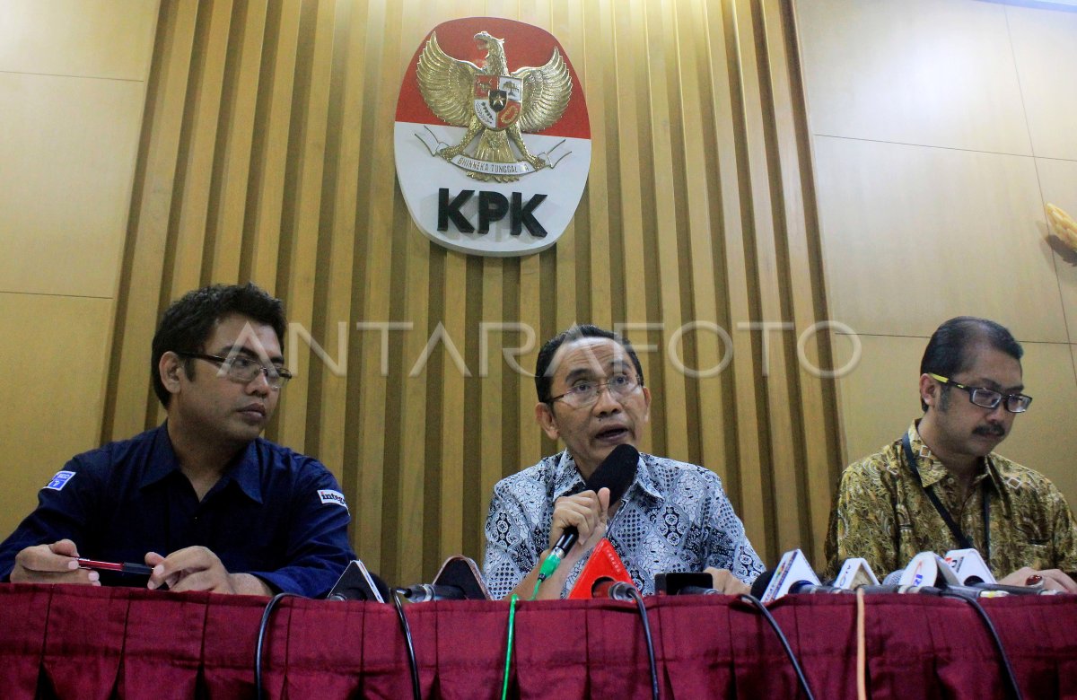 LAPORAN HARTA KEKAYAAN BAKAL CALON KEPALA DAERAH | ANTARA Foto LAPORAN HARTA KEKAYAAN BAKAL CALON KEPALA DAERAH | ANTARA Foto