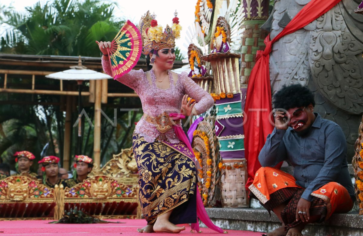 Joged Bumbung dance parade in Bali | ANTARA Foto Joged Bumbung dance parade in Bali | ANTARA Foto
