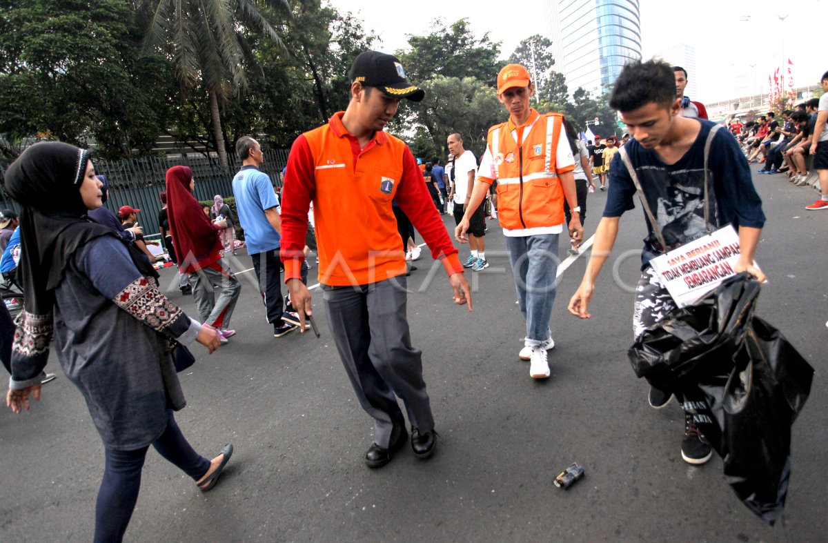 SANKSI BUANG SAMPAH SEMBARANGAN | ANTARA Foto