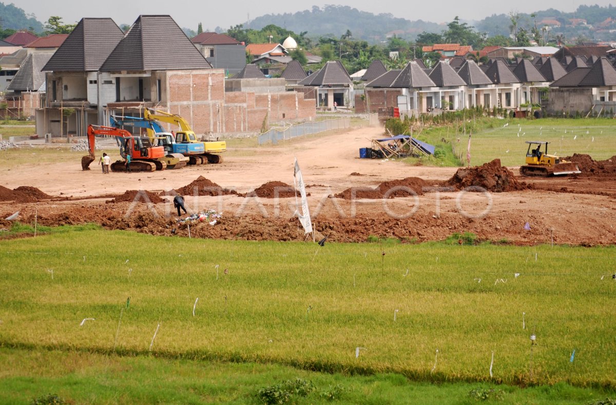 KONVERSI LAHAN PERTANIAN JADI PERUMAHAN | ANTARA Foto