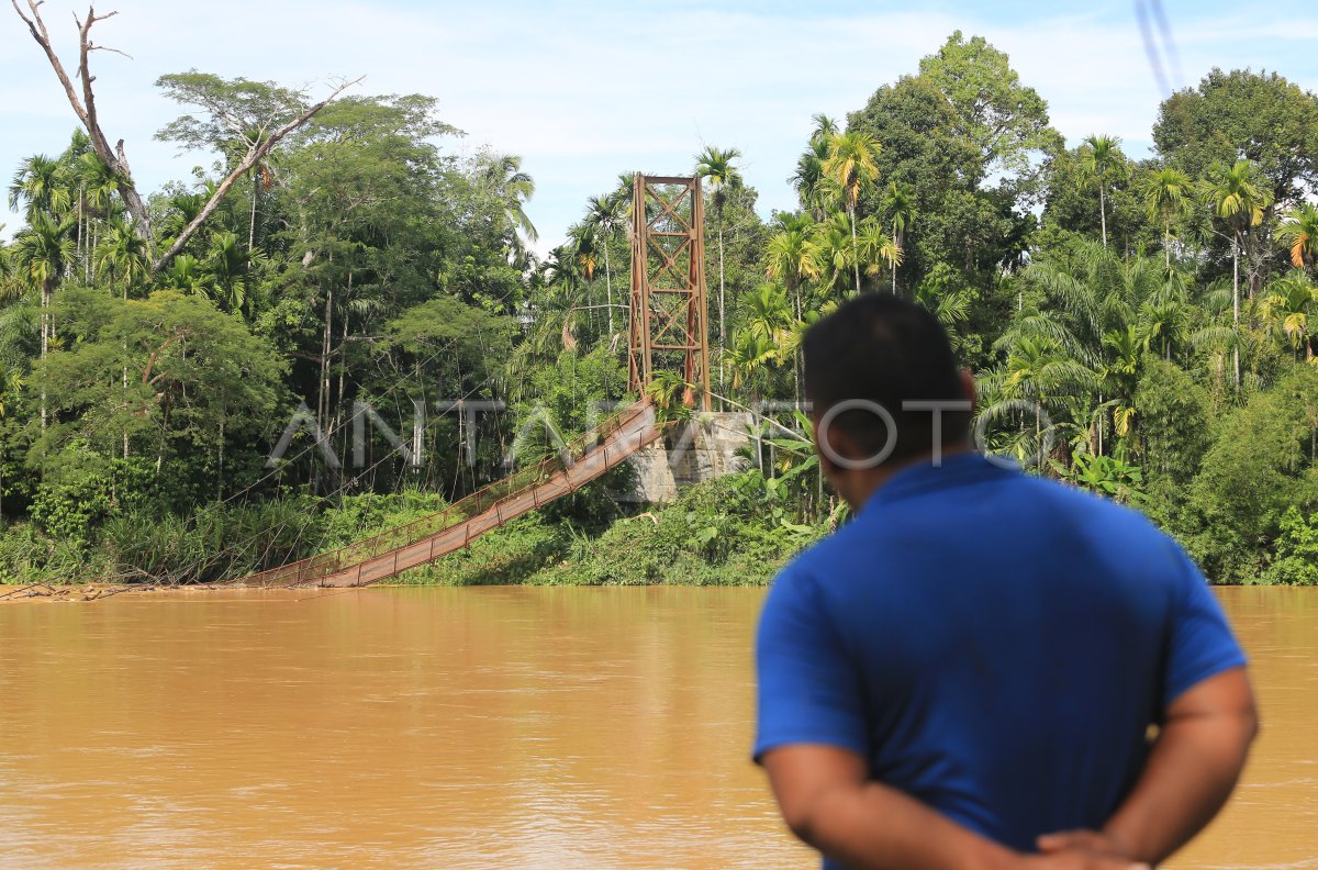 Jembatan gantung ambruk di Aceh Barat | ANTARA Foto Jembatan gantung ambruk di Aceh Barat | ANTARA Foto