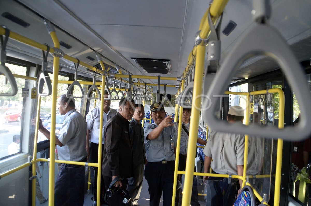 BRT MAKASSAR RESMI BEROPERASI | ANTARA Foto BRT MAKASSAR RESMI BEROPERASI | ANTARA Foto