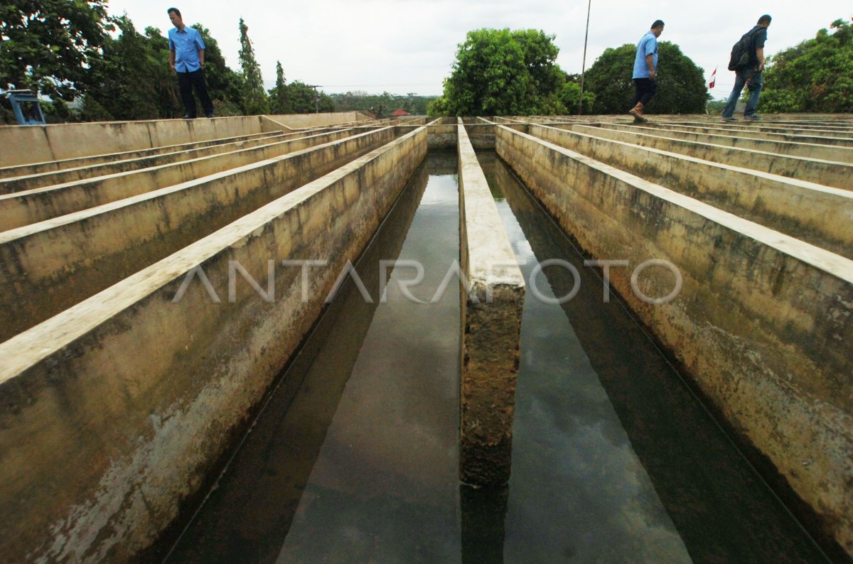 PRODUKSI PDAM MENURUN | ANTARA Foto