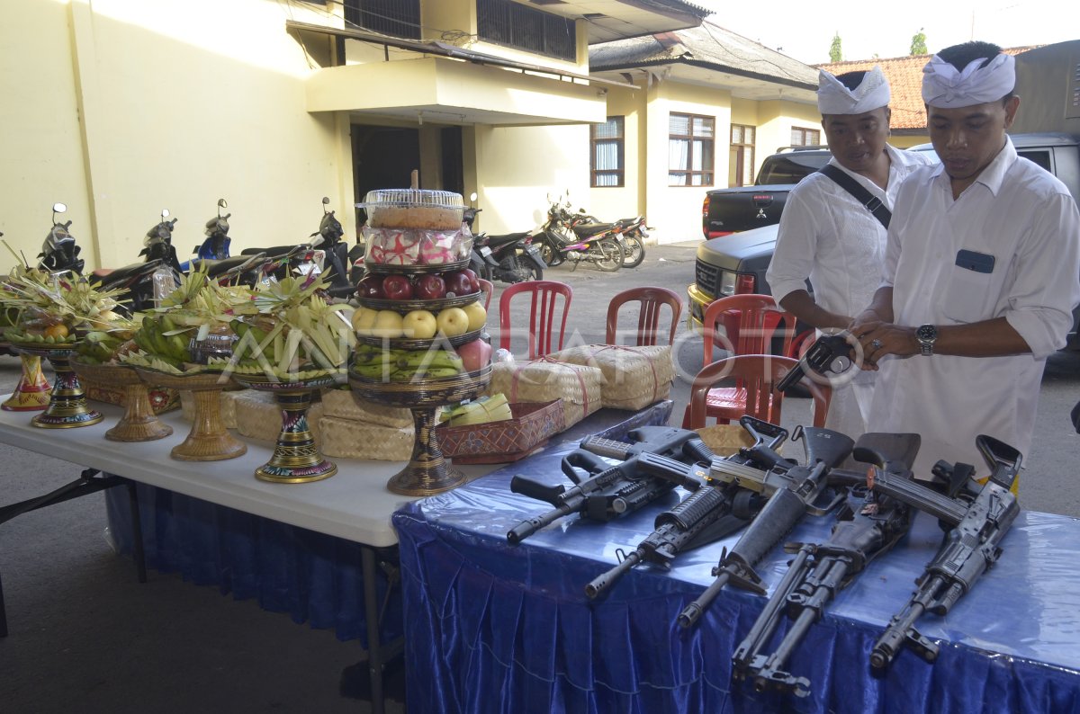 SEMBAHYANG TUMPEK LANDEP | ANTARA Foto SEMBAHYANG TUMPEK LANDEP | ANTARA Foto