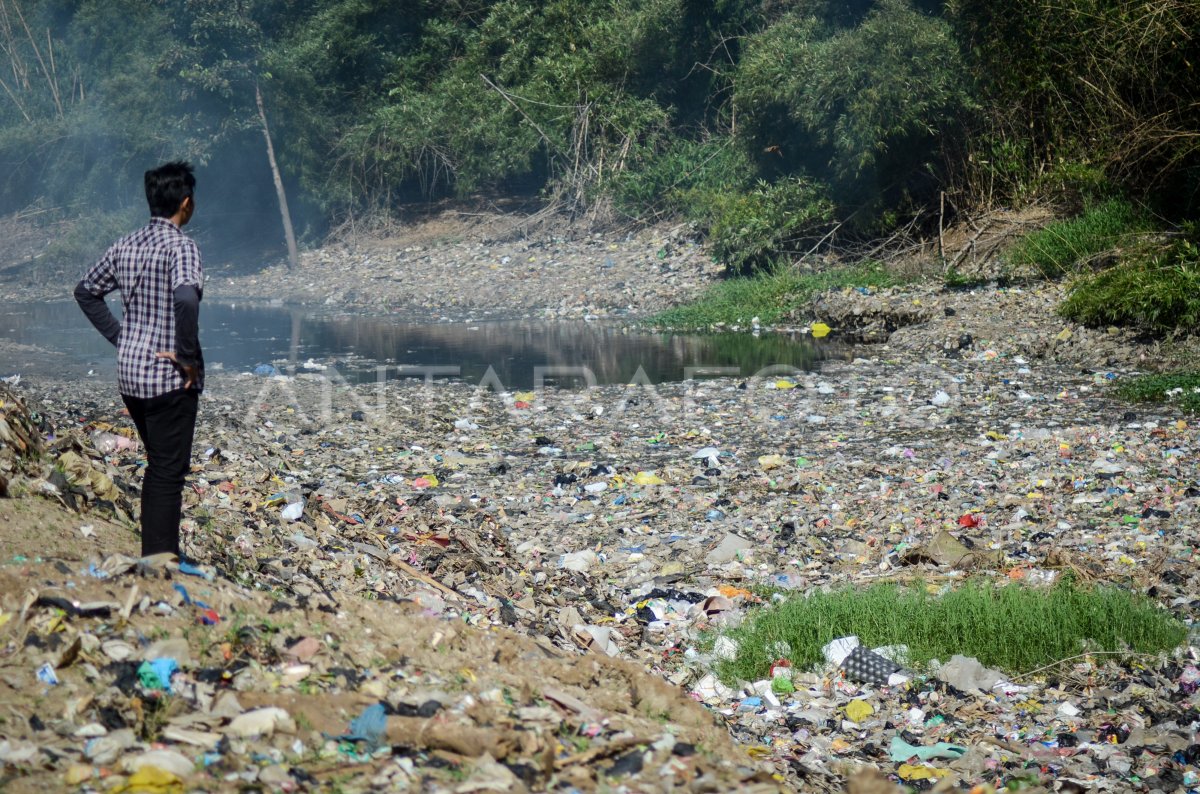 SAMPAH SUNGAI CITARUM | ANTARA Foto