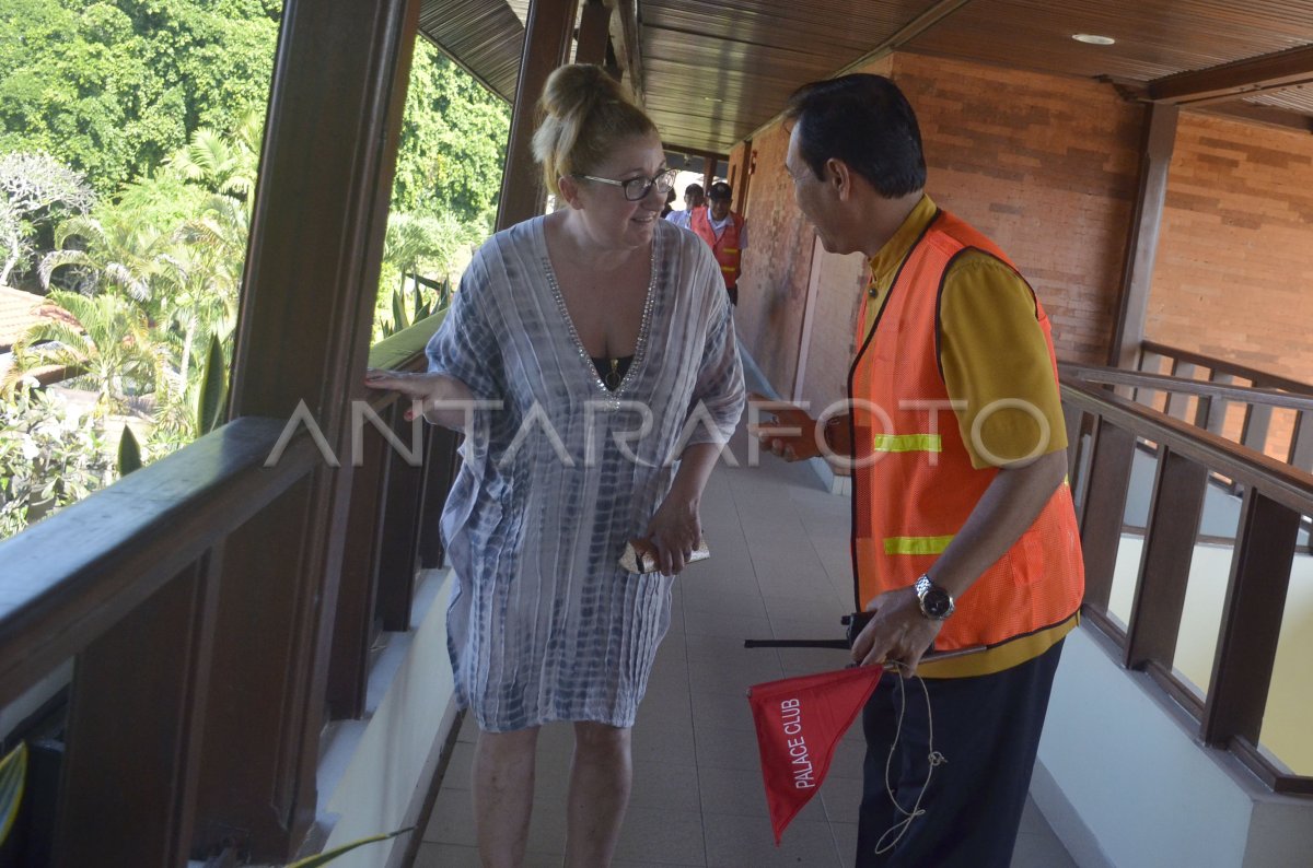 SIMULASI KESIAPSIAGAAN BENCANA DI KAWASAN WISATA | ANTARA Foto