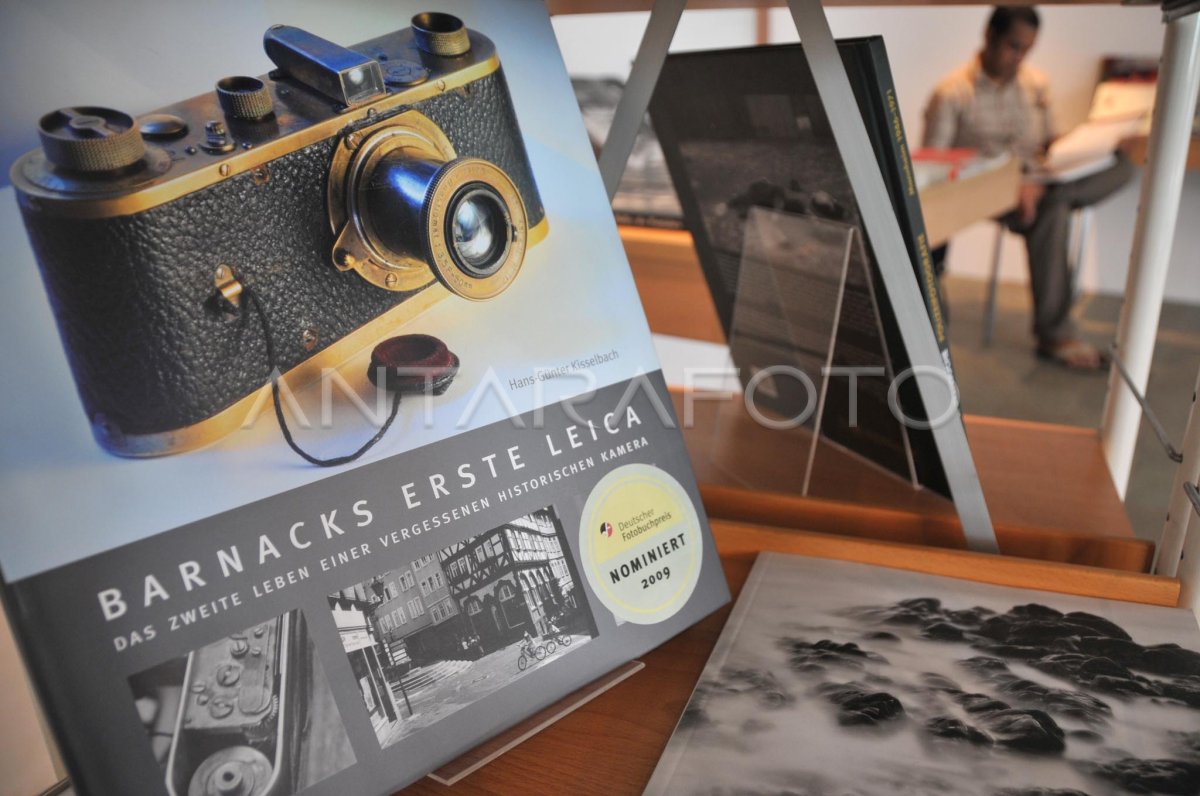 BUKU FOTOGRAFI | ANTARA Foto