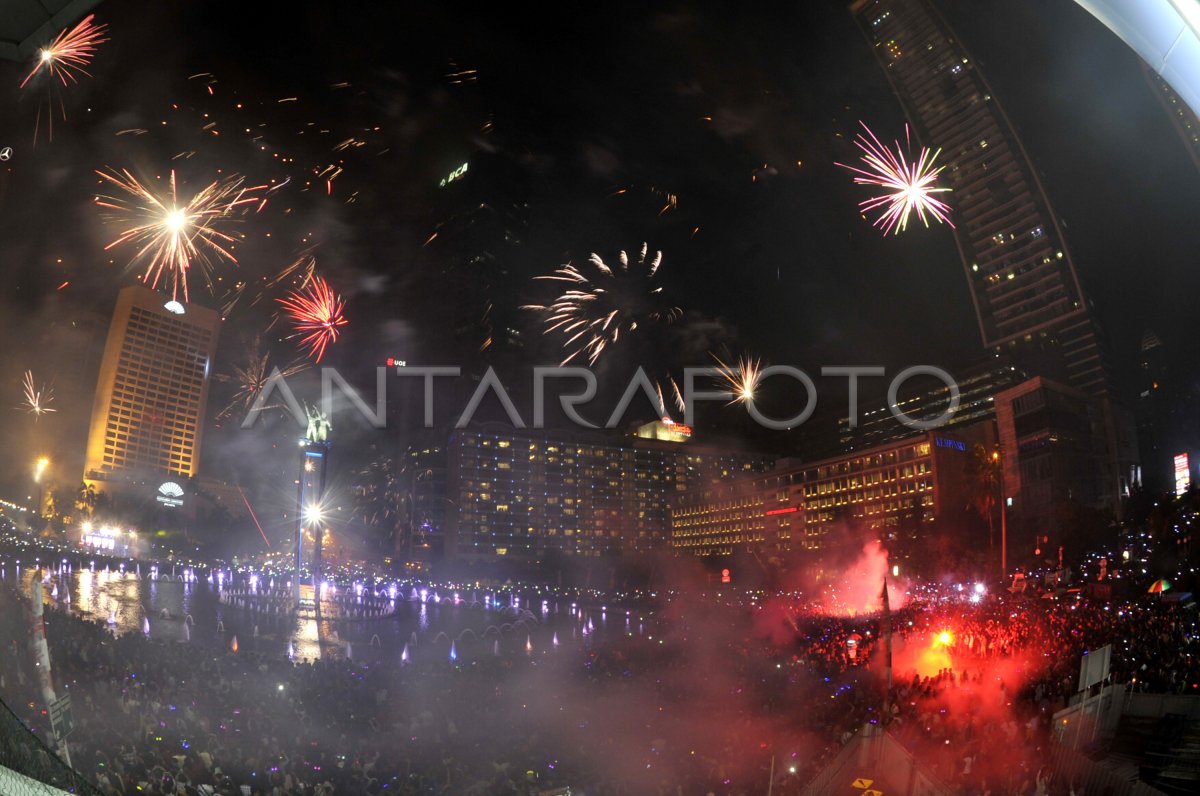 PERAYAAN TAHUN BARU DI BUNDARAN HI | ANTARA Foto