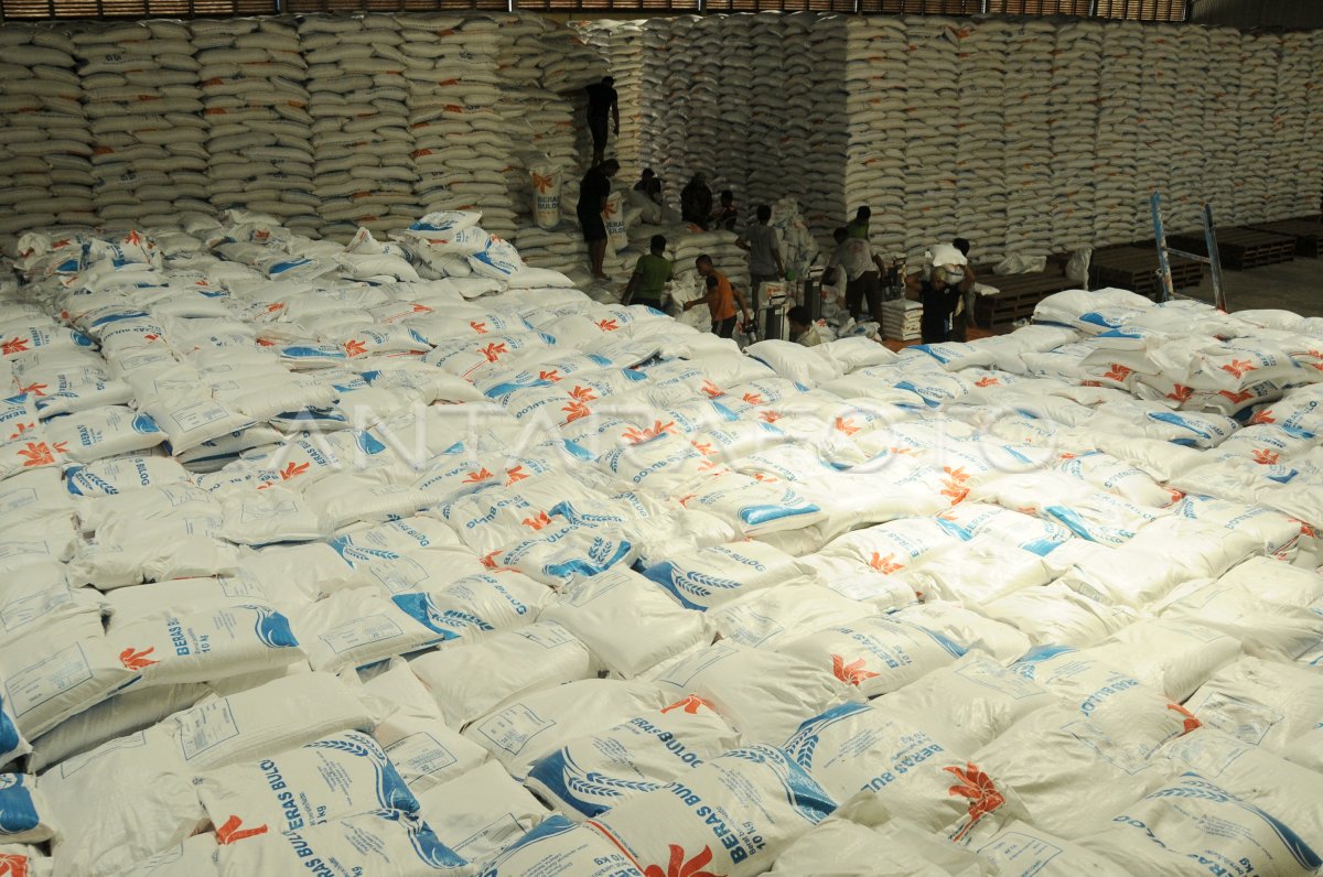 BULOG GELAR OPERASI BERAS MEDIUM | ANTARA Foto