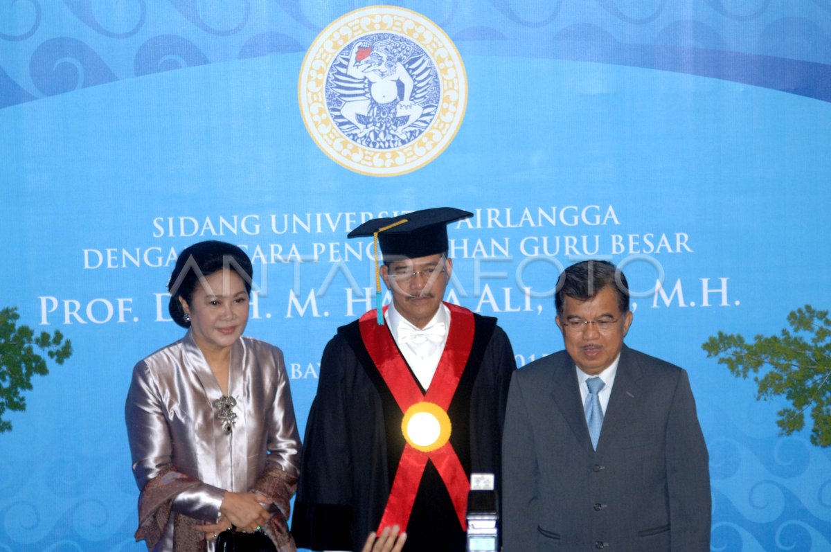 PENGUKUHAN GURU BESAR UNAIR | ANTARA Foto