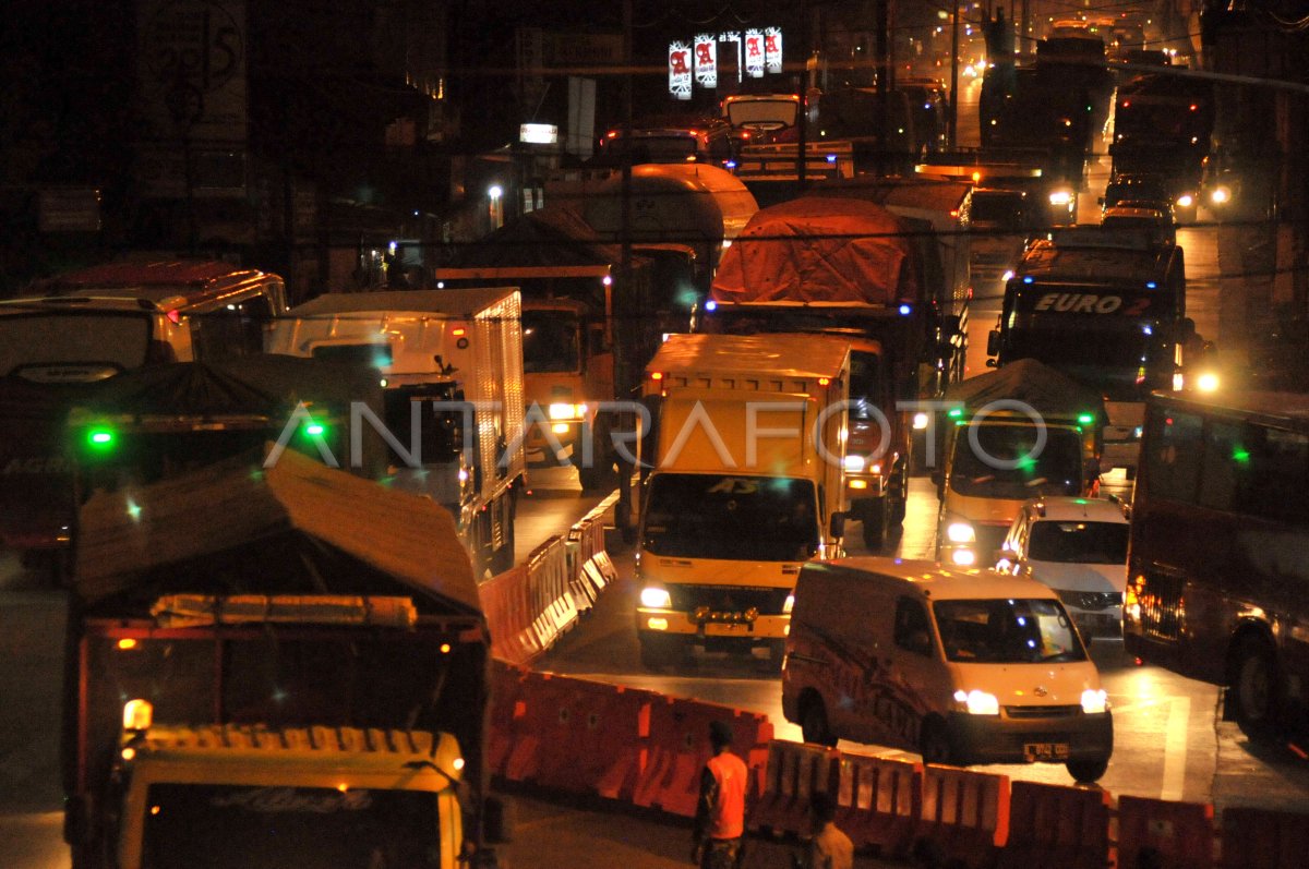 PUNCAK ARUS LIBUR PANJANG PANTURA | ANTARA Foto PUNCAK ARUS LIBUR PANJANG PANTURA | ANTARA Foto