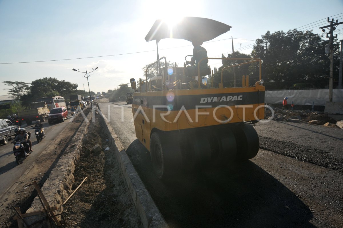 PERBAIKAN JEMBATAN PANTURA | ANTARA Foto