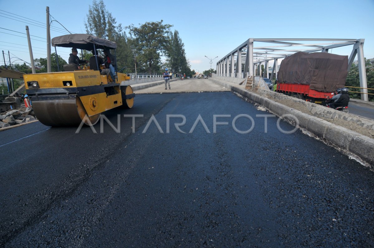 PERBAIKAN JEMBATAN PANTURA | ANTARA Foto