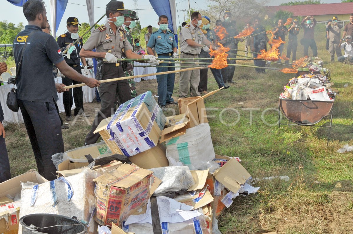 PEMUSNAHAN BARANG IMPOR SITAAN NEGARA | ANTARA Foto