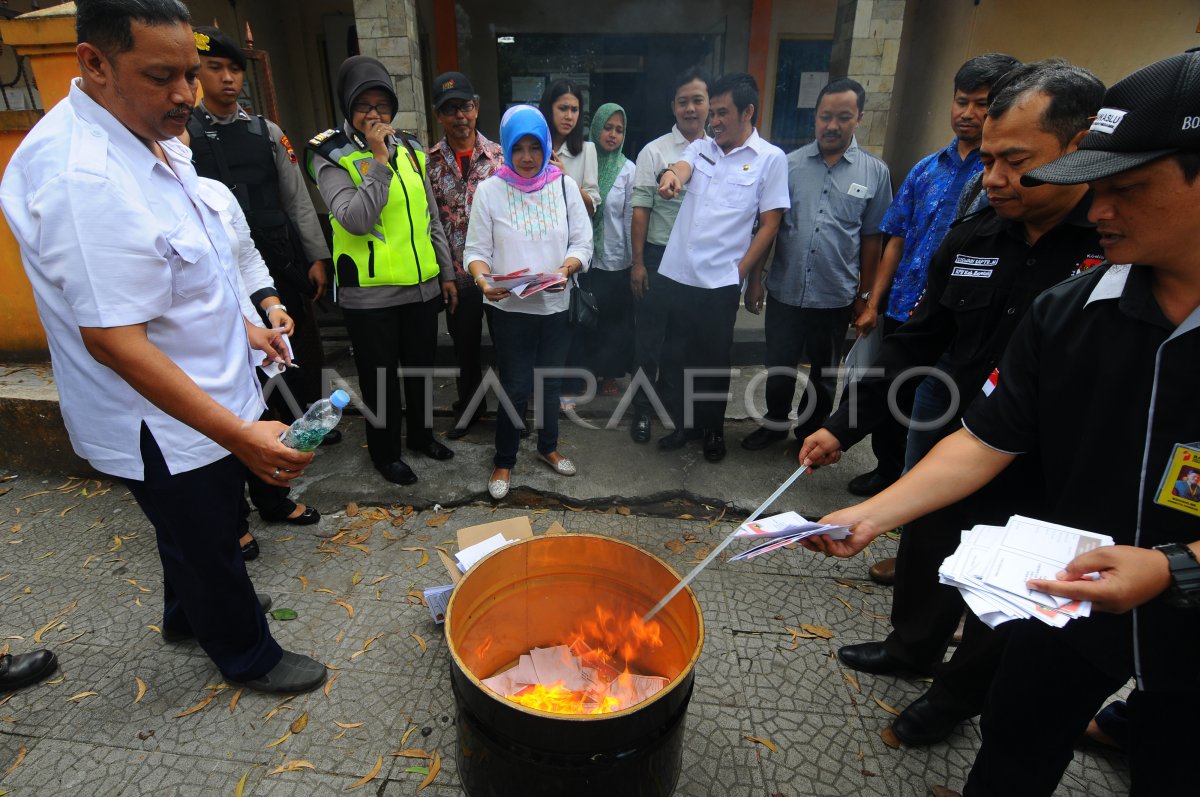PEMUSNAHAN SURAT SUARA RUSAK BOYOLALI | ANTARA Foto