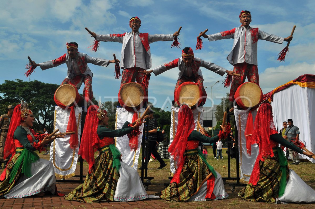 TARI RAMPAK BEDUG | ANTARA Foto TARI RAMPAK BEDUG | ANTARA Foto