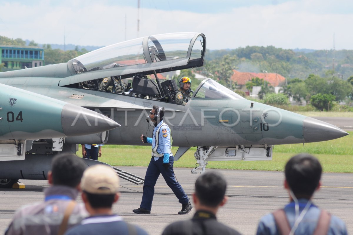 LATIHAN PESAWAT TNI AU | ANTARA Foto