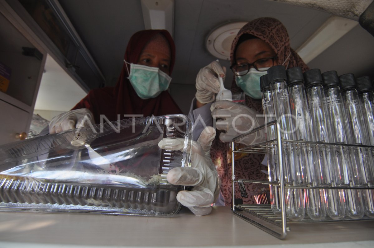 UJI LABORATORIUM TAKJIL | ANTARA Foto